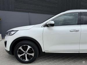 White Kia Sorento 2016 in Siauliai, with an engine capacity of 2.20 L and mileage of 177 thousand km for 15950 €, photo 15 on AUTOMOTO.COM.LV