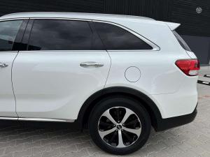 White Kia Sorento 2016 in Siauliai, with an engine capacity of 2.20 L and mileage of 177 thousand km for 15950 €, photo 16 on AUTOMOTO.COM.LV