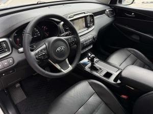 White Kia Sorento 2016 in Siauliai, with an engine capacity of 2.20 L and mileage of 177 thousand km for 15950 €, photo 21 on AUTOMOTO.COM.LV
