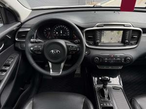 White Kia Sorento 2016 in Siauliai, with an engine capacity of 2.20 L and mileage of 177 thousand km for 15950 €, photo 23 on AUTOMOTO.COM.LV