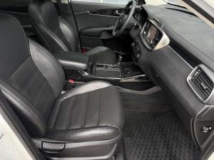 White Kia Sorento 2016 in Siauliai, with an engine capacity of 2.20 L and mileage of 177 thousand km for 15950 €, photo 28 on AUTOMOTO.COM.LV