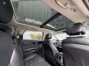 White Kia Sorento 2016 in Siauliai, with an engine capacity of 2.20 L and mileage of 177 thousand km for 15950 €, photo 29 on AUTOMOTO.COM.LV