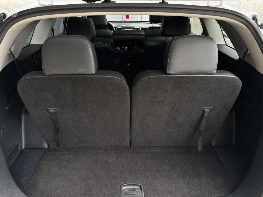 White Kia Sorento 2016 in Siauliai, with an engine capacity of 2.20 L and mileage of 177 thousand km for 15950 €, photo 30 on AUTOMOTO.COM.LV