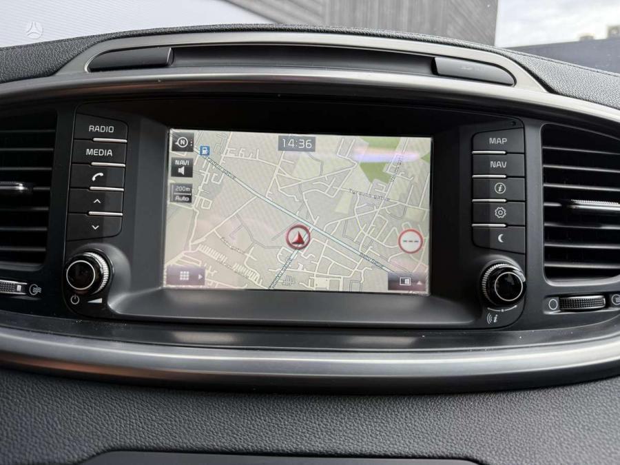 White Kia Sorento 2016 in Siauliai, with an engine capacity of 2.20 L and mileage of 177 thousand km for 15950 €, photo 34 on AUTOMOTO.COM.LV