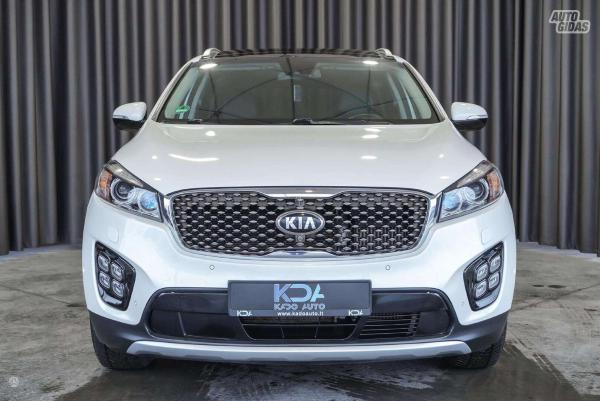 White Kia Sorento 2017 in Marijampole, with an engine capacity of 2.20 L and mileage of 211 thousand km for 16450 €, photo 3 on AUTOMOTO.COM.LV