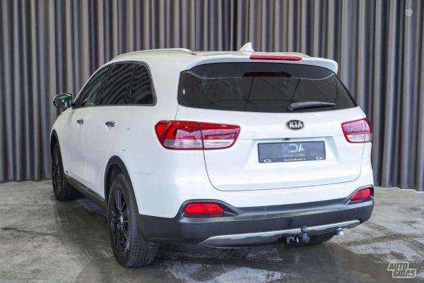 White Kia Sorento 2017 in Marijampole, with an engine capacity of 2.20 L and mileage of 211 thousand km for 16450 €, photo 9 on AUTOMOTO.COM.LV
