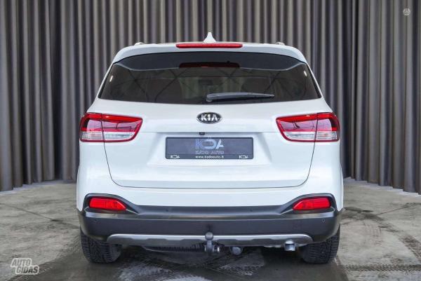 White Kia Sorento 2017 in Marijampole, with an engine capacity of 2.20 L and mileage of 211 thousand km for 16450 €, photo 10 on AUTOMOTO.COM.LV