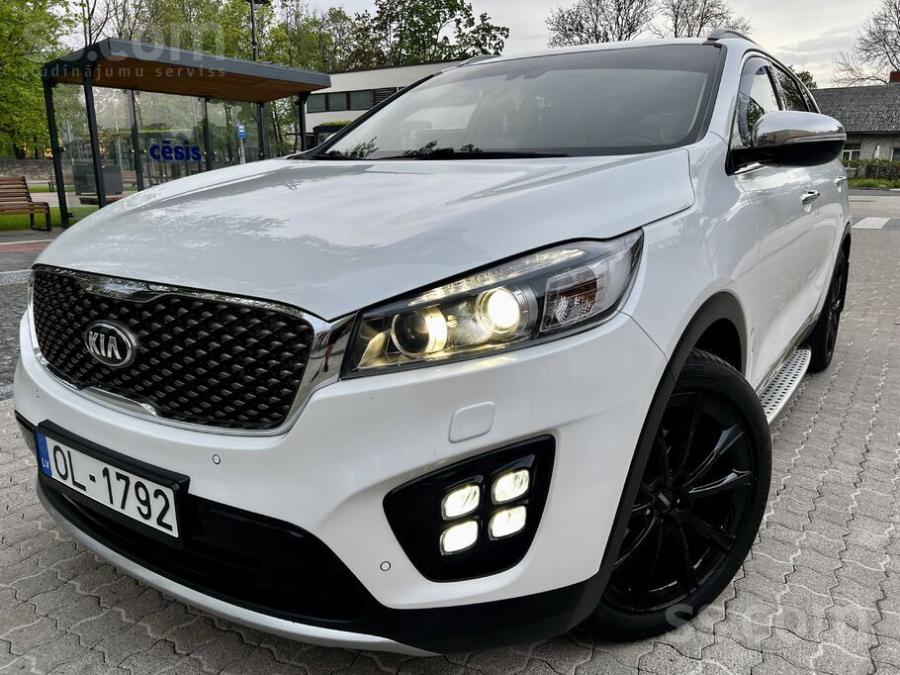 White Kia Sorento 2017 in Riga, with an engine capacity of 2.20 L and mileage of 168 thousand km for 16500 €, photo 1 on AUTOMOTO.COM.LV