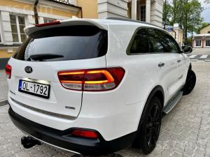 White Kia Sorento 2017 in Riga, with an engine capacity of 2.20 L and mileage of 168 thousand km for 16500 €, photo 3 on AUTOMOTO.COM.LV