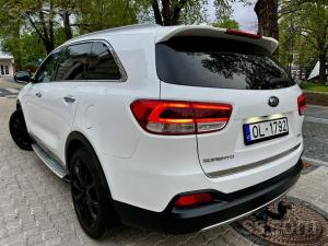 White Kia Sorento 2017 in Riga, with an engine capacity of 2.20 L and mileage of 168 thousand km for 16500 €, photo 5 on AUTOMOTO.COM.LV
