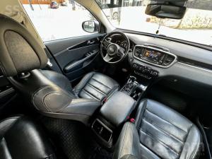 White Kia Sorento 2017 in Riga, with an engine capacity of 2.20 L and mileage of 168 thousand km for 16500 €, photo 6 on AUTOMOTO.COM.LV