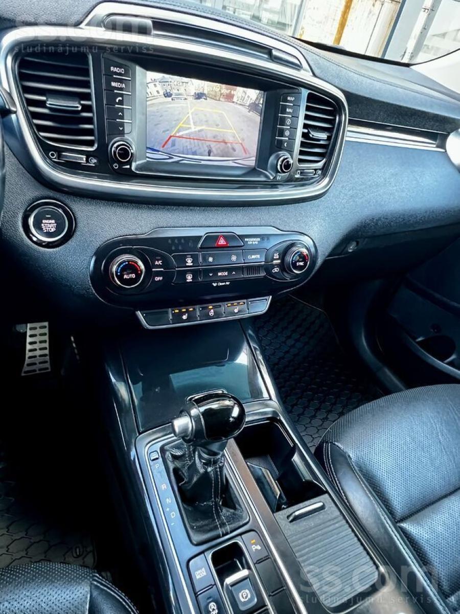 White Kia Sorento 2017 in Riga, with an engine capacity of 2.20 L and mileage of 168 thousand km for 16500 €, photo 8 on AUTOMOTO.COM.LV