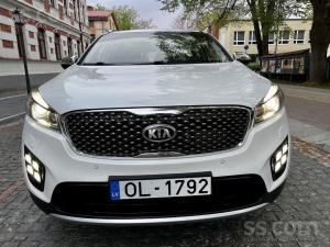 White Kia Sorento 2017 in Riga, with an engine capacity of 2.20 L and mileage of 168 thousand km for 16500 €, photo 10 on AUTOMOTO.COM.LV