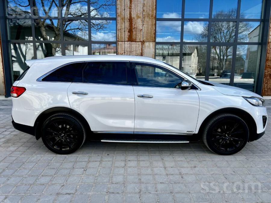 White Kia Sorento 2017 in Riga, with an engine capacity of 2.20 L and mileage of 168 thousand km for 16500 €, photo 13 on AUTOMOTO.COM.LV