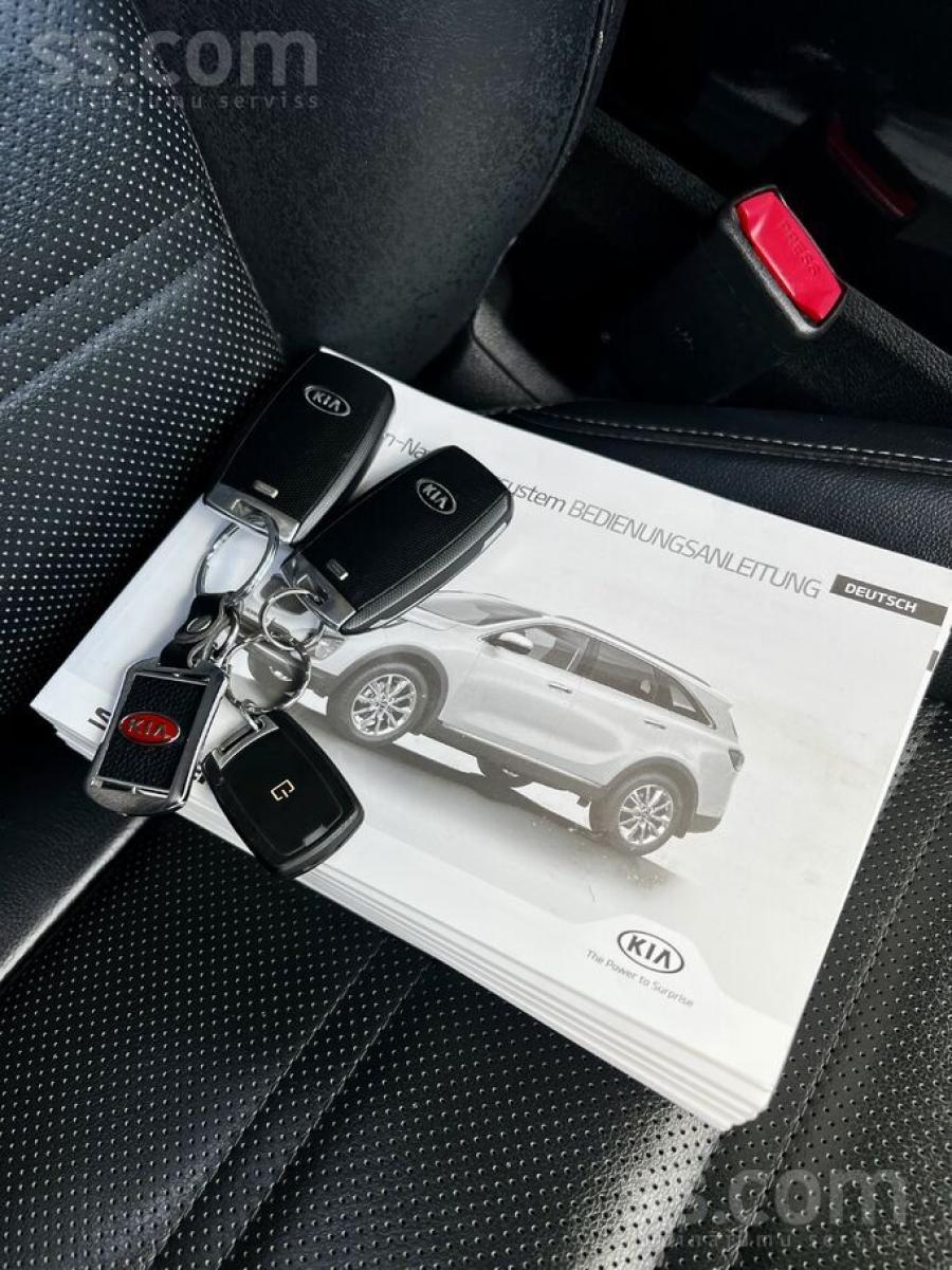 White Kia Sorento 2017 in Riga, with an engine capacity of 2.20 L and mileage of 168 thousand km for 16500 €, photo 16 on AUTOMOTO.COM.LV