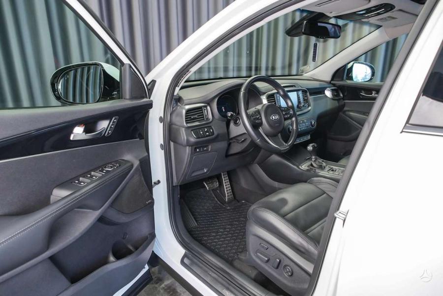 Balts Kia Sorento 2017 Marijampole, ar dzinēja tilpumu 2.20 L un nobraukumu 211 tūkst. km par 15450 €, foto 25 vietnē AUTOMOTO.COM.LV