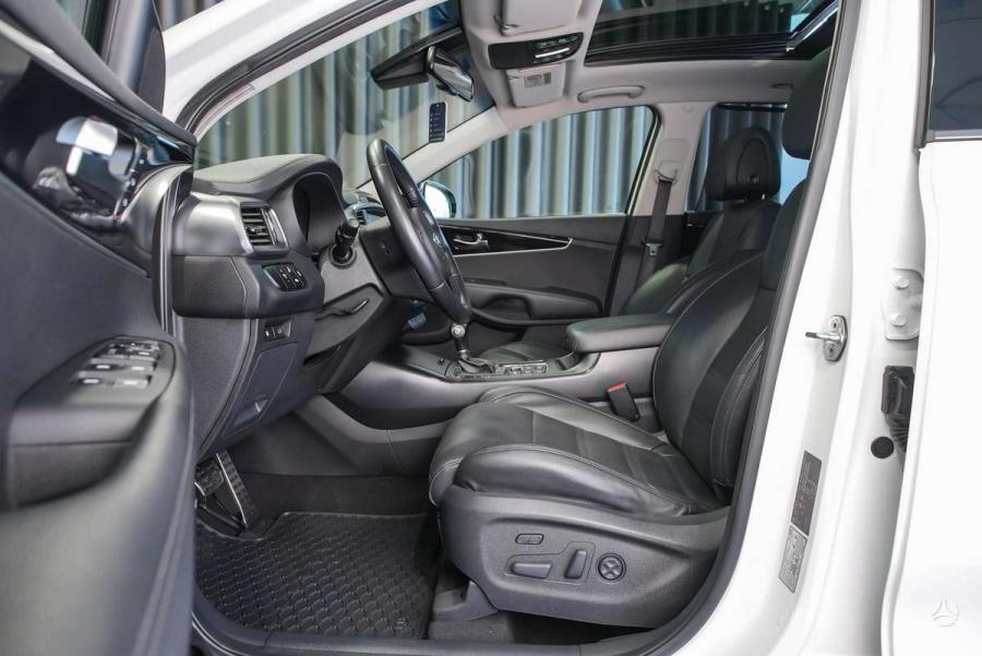 Balts Kia Sorento 2017 Marijampole, ar dzinēja tilpumu 2.20 L un nobraukumu 211 tūkst. km par 15450 €, foto 27 vietnē AUTOMOTO.COM.LV