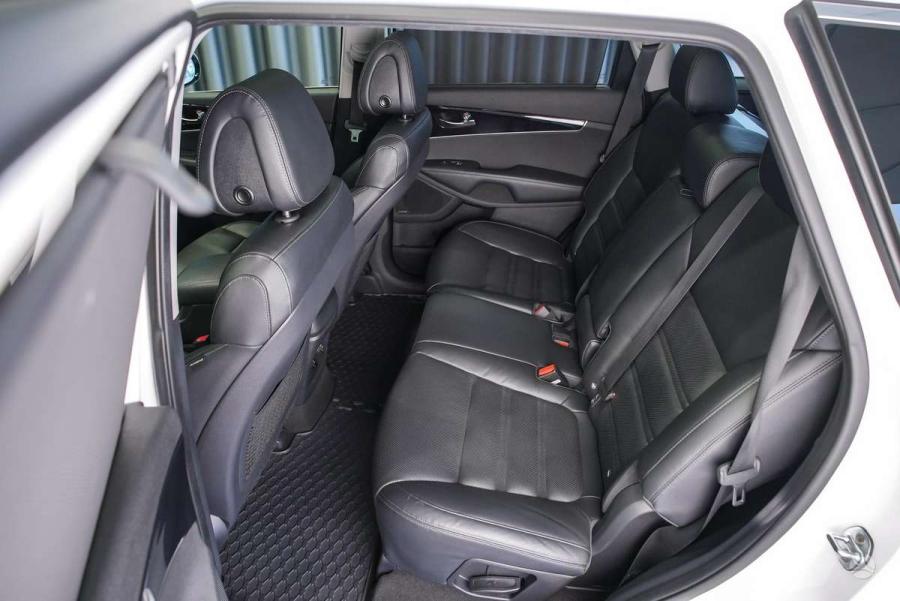 Balts Kia Sorento 2017 Marijampole, ar dzinēja tilpumu 2.20 L un nobraukumu 211 tūkst. km par 15450 €, foto 33 vietnē AUTOMOTO.COM.LV