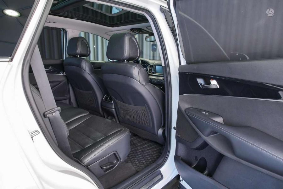 Balts Kia Sorento 2017 Marijampole, ar dzinēja tilpumu 2.20 L un nobraukumu 211 tūkst. km par 15450 €, foto 35 vietnē AUTOMOTO.COM.LV