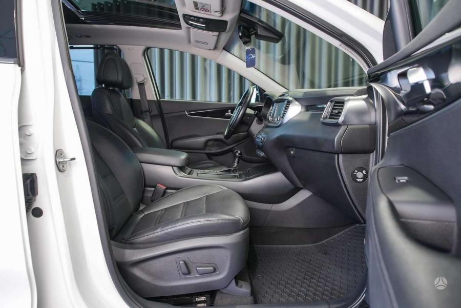 Balts Kia Sorento 2017 Marijampole, ar dzinēja tilpumu 2.20 L un nobraukumu 211 tūkst. km par 15450 €, foto 37 vietnē AUTOMOTO.COM.LV
