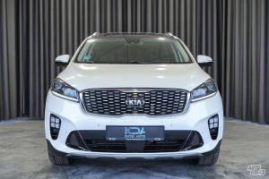 White Kia Sorento 2018 in Marijampole, with an engine capacity of 2.20 L and mileage of 128 thousand km for 20950 €, photo 3 on AUTOMOTO.COM.LV
