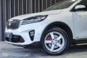 White Kia Sorento 2018 in Marijampole, with an engine capacity of 2.20 L and mileage of 128 thousand km for 20950 €, photo 6 on AUTOMOTO.COM.LV