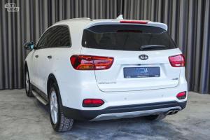White Kia Sorento 2018 in Marijampole, with an engine capacity of 2.20 L and mileage of 128 thousand km for 20950 €, photo 9 on AUTOMOTO.COM.LV