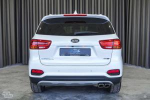 White Kia Sorento 2018 in Marijampole, with an engine capacity of 2.20 L and mileage of 128 thousand km for 20950 €, photo 10 on AUTOMOTO.COM.LV