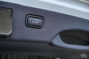 White Kia Sorento 2018 in Marijampole, with an engine capacity of 2.20 L and mileage of 128 thousand km for 20950 €, photo 15 on AUTOMOTO.COM.LV