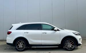 White Kia Sorento 2018 in Tallinn, with an engine capacity of 2.20 L and mileage of 0 thousand km for 19999 €, photo 6 on AUTOMOTO.COM.LV