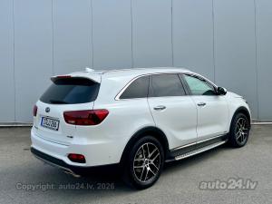 White Kia Sorento 2018 in Tallinn, with an engine capacity of 2.20 L and mileage of 0 thousand km for 19999 €, photo 7 on AUTOMOTO.COM.LV