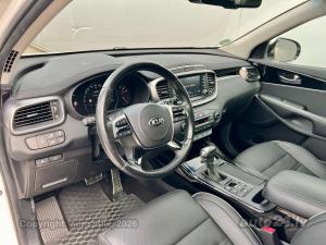 White Kia Sorento 2018 in Tallinn, with an engine capacity of 2.20 L and mileage of 0 thousand km for 19999 €, photo 8 on AUTOMOTO.COM.LV