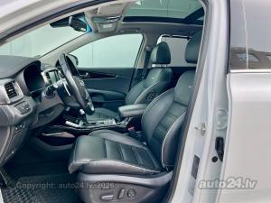 White Kia Sorento 2018 in Tallinn, with an engine capacity of 2.20 L and mileage of 0 thousand km for 19999 €, photo 9 on AUTOMOTO.COM.LV