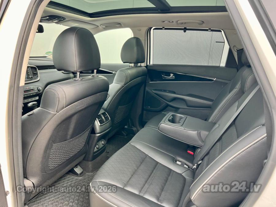 White Kia Sorento 2018 in Tallinn, with an engine capacity of 2.20 L and mileage of 0 thousand km for 19999 €, photo 10 on AUTOMOTO.COM.LV