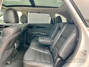 White Kia Sorento 2018 in Tallinn, with an engine capacity of 2.20 L and mileage of 0 thousand km for 19999 €, photo 11 on AUTOMOTO.COM.LV