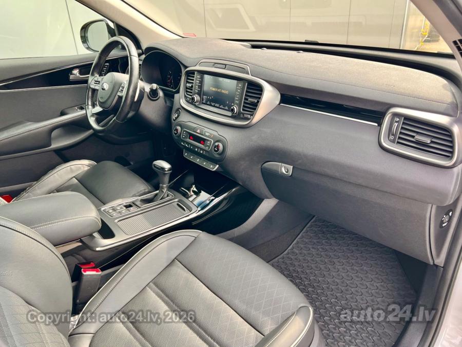 White Kia Sorento 2018 in Tallinn, with an engine capacity of 2.20 L and mileage of 0 thousand km for 19999 €, photo 12 on AUTOMOTO.COM.LV
