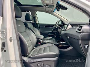 White Kia Sorento 2018 in Tallinn, with an engine capacity of 2.20 L and mileage of 0 thousand km for 19999 €, photo 13 on AUTOMOTO.COM.LV