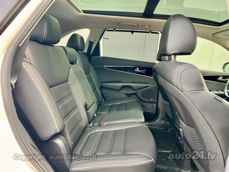 White Kia Sorento 2018 in Tallinn, with an engine capacity of 2.20 L and mileage of 0 thousand km for 19999 €, photo 15 on AUTOMOTO.COM.LV