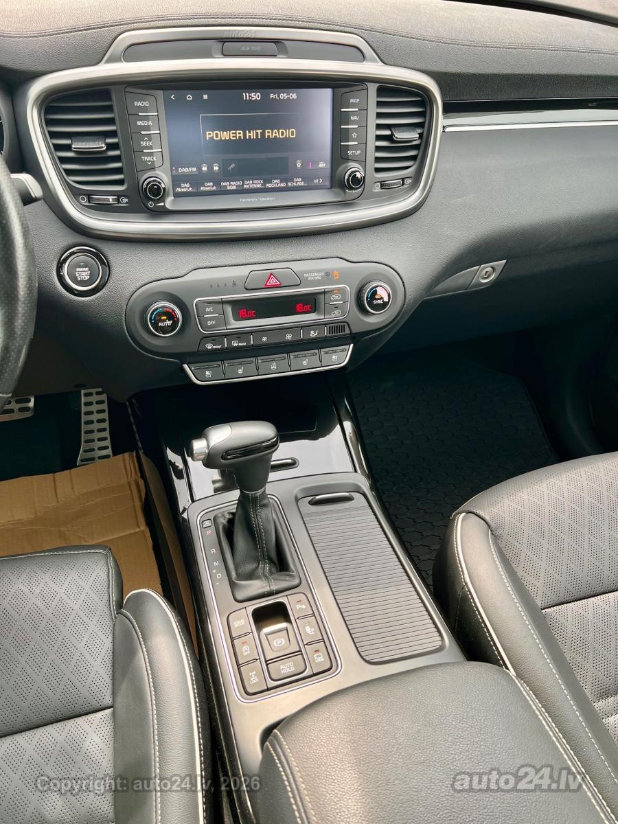 White Kia Sorento 2018 in Tallinn, with an engine capacity of 2.20 L and mileage of 0 thousand km for 19999 €, photo 16 on AUTOMOTO.COM.LV