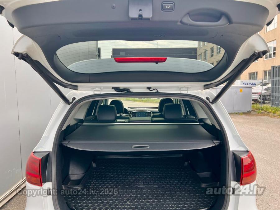 White Kia Sorento 2018 in Tallinn, with an engine capacity of 2.20 L and mileage of 0 thousand km for 19999 €, photo 24 on AUTOMOTO.COM.LV