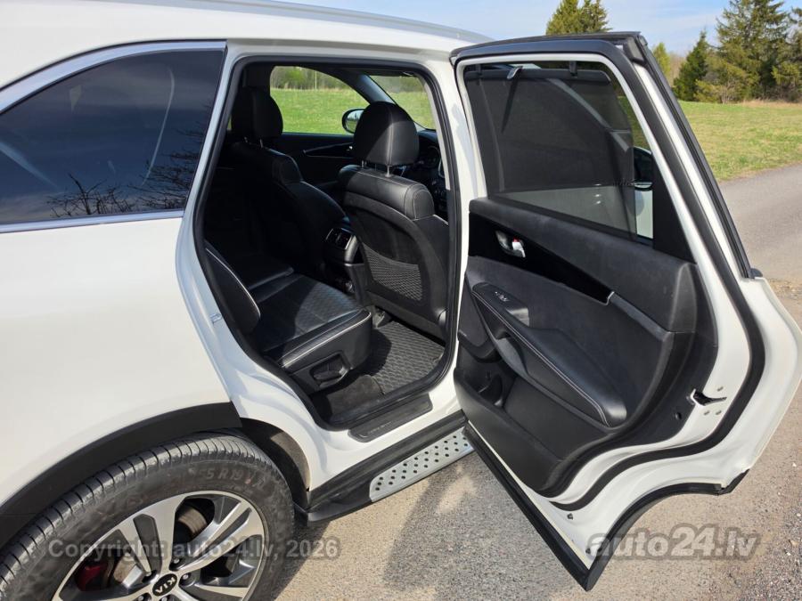 Balts Kia Sorento 2018 Tallina, ar dzinēja tilpumu 2.20 L un nobraukumu 147 tūkst. km par 22000 €, foto 13 vietnē AUTOMOTO.COM.LV
