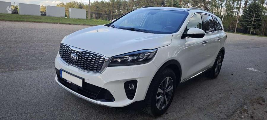 White Kia Sorento 2018 in Kaunas, with an engine capacity of 2.20 L and mileage of 194 thousand km for 16300 €, photo 3 on AUTOMOTO.COM.LV