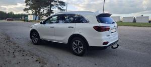 White Kia Sorento 2018 in Kaunas, with an engine capacity of 2.20 L and mileage of 194 thousand km for 16300 €, photo 4 on AUTOMOTO.COM.LV