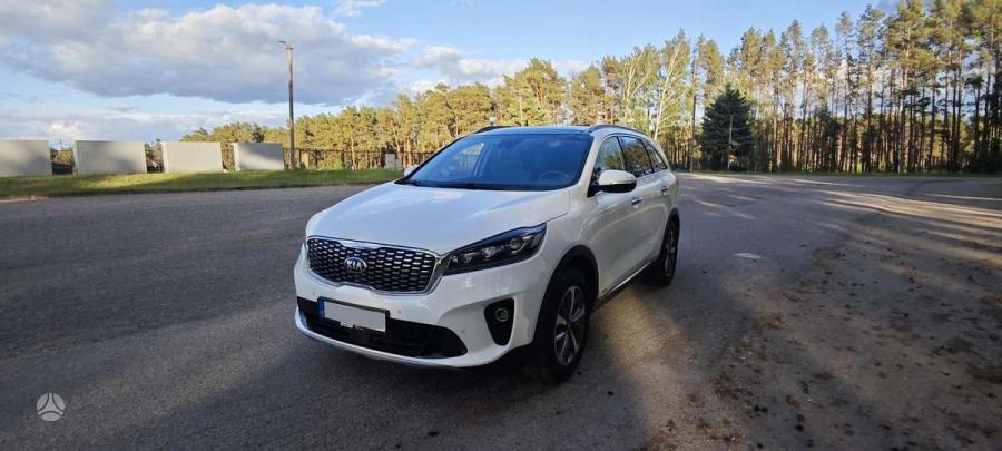 White Kia Sorento 2018 in Kaunas, with an engine capacity of 2.20 L and mileage of 194 thousand km for 16300 €, photo 6 on AUTOMOTO.COM.LV