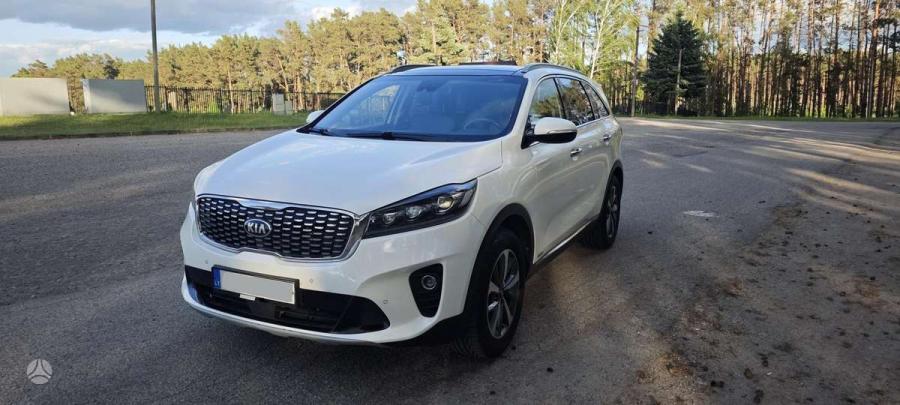 White Kia Sorento 2018 in Kaunas, with an engine capacity of 2.20 L and mileage of 194 thousand km for 16300 €, photo 7 on AUTOMOTO.COM.LV