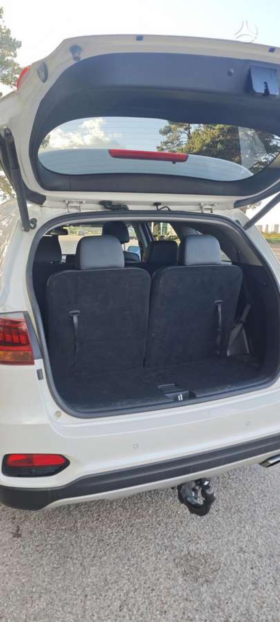 White Kia Sorento 2018 in Kaunas, with an engine capacity of 2.20 L and mileage of 194 thousand km for 16300 €, photo 8 on AUTOMOTO.COM.LV