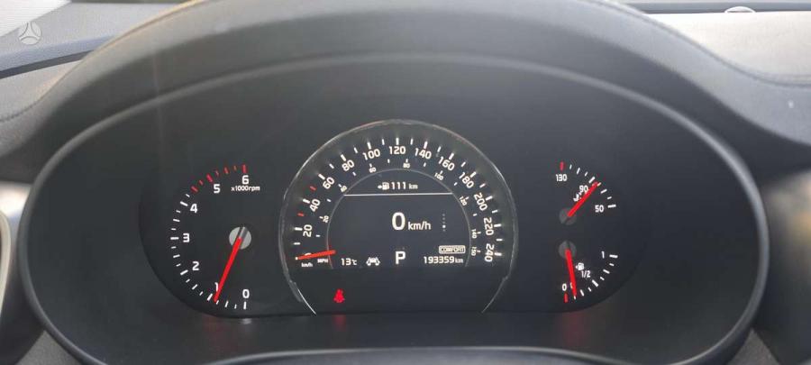 White Kia Sorento 2018 in Kaunas, with an engine capacity of 2.20 L and mileage of 194 thousand km for 16300 €, photo 10 on AUTOMOTO.COM.LV