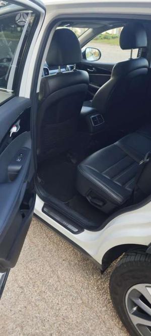 White Kia Sorento 2018 in Kaunas, with an engine capacity of 2.20 L and mileage of 194 thousand km for 16300 €, photo 14 on AUTOMOTO.COM.LV