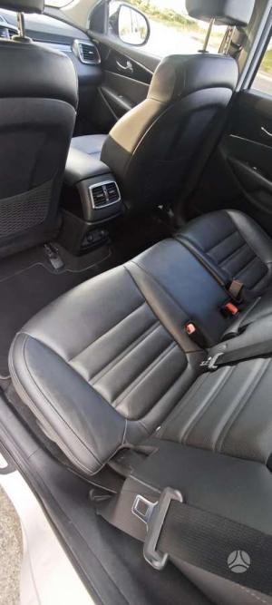 White Kia Sorento 2018 in Kaunas, with an engine capacity of 2.20 L and mileage of 194 thousand km for 16300 €, photo 15 on AUTOMOTO.COM.LV