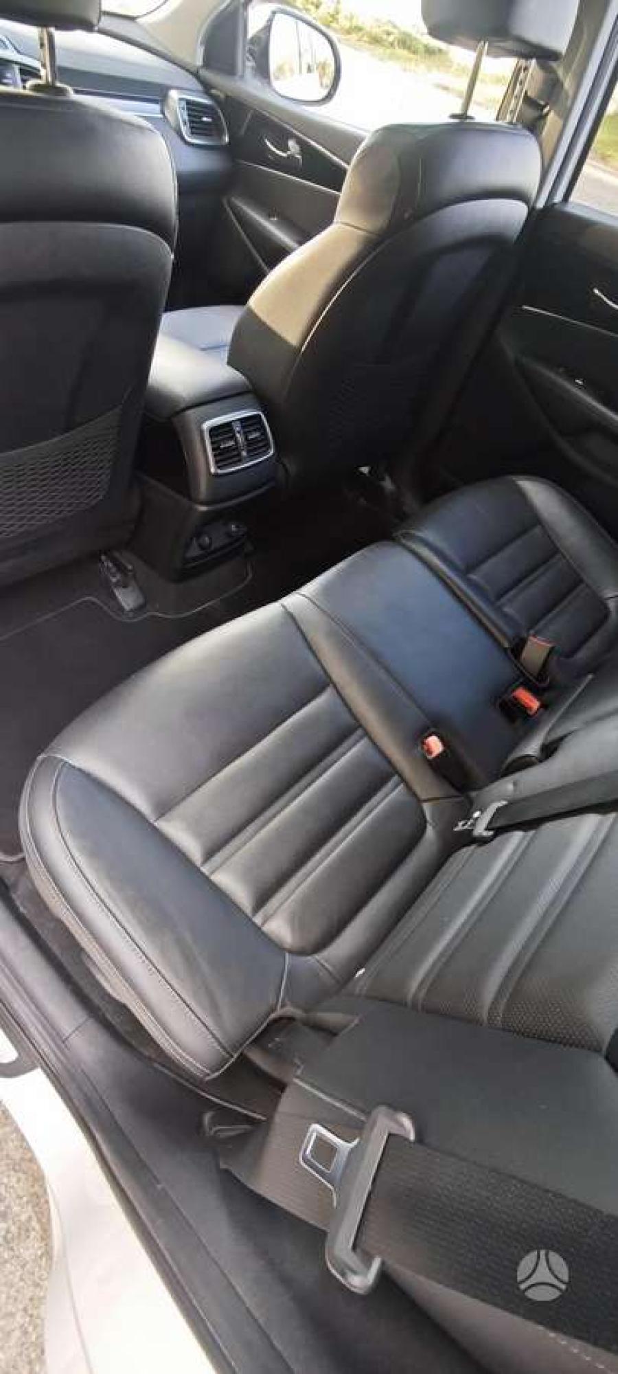White Kia Sorento 2018 in Kaunas, with an engine capacity of 2.20 L and mileage of 194 thousand km for 16300 €, photo 15 on AUTOMOTO.COM.LV